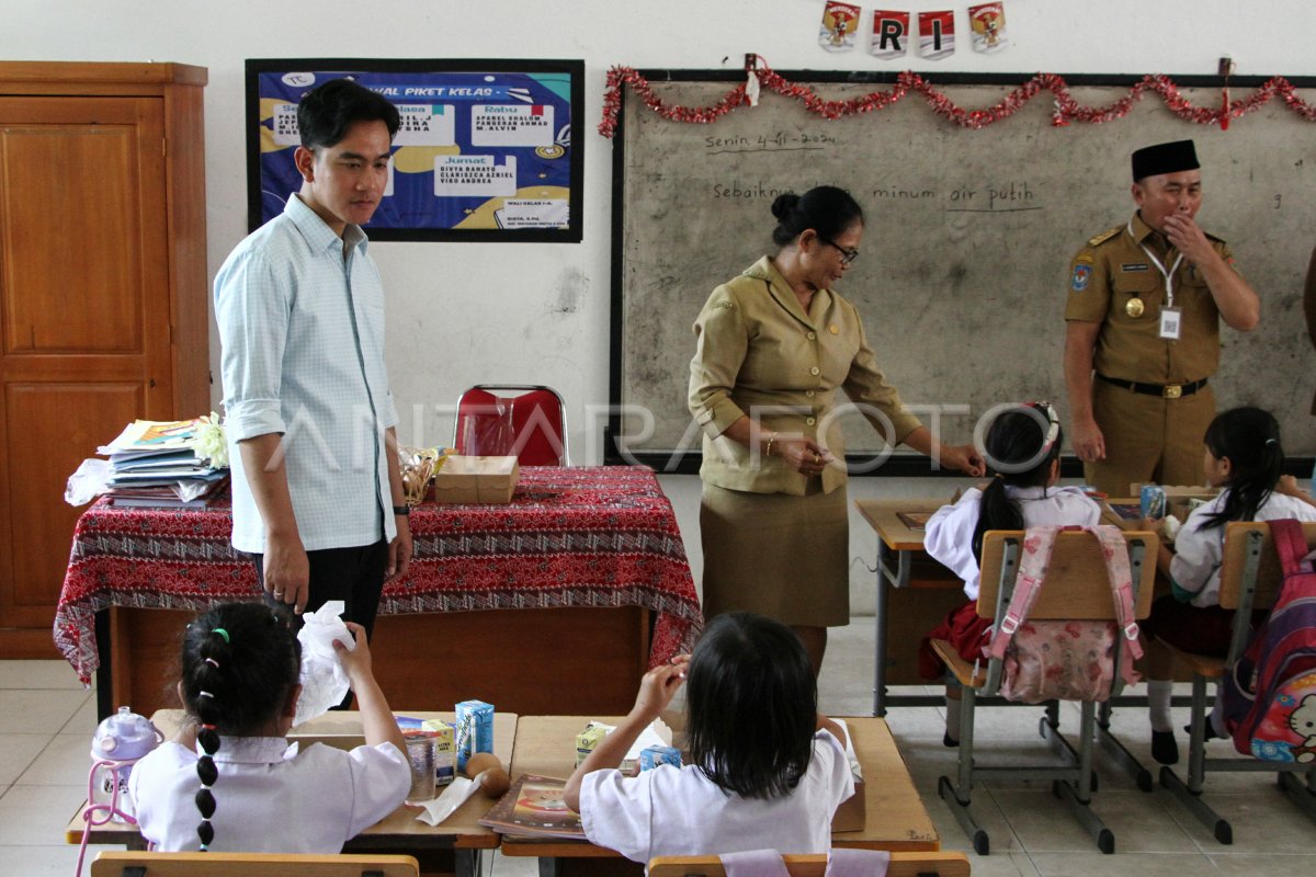 Wapres tinjau uji coba makan bergizi gratis di Palangka Raya | ANTARA Foto
