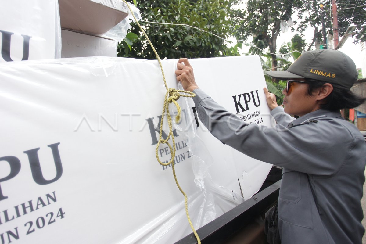 Distribusi logistik Pilkada 2024 di Depok | ANTARA Foto