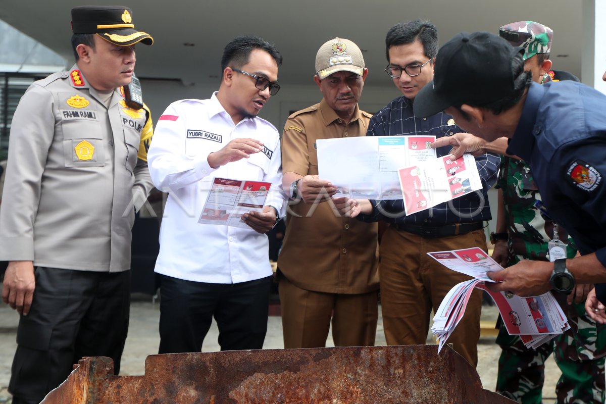 Pemusnahan surat suara Pilkada Aceh | ANTARA Foto