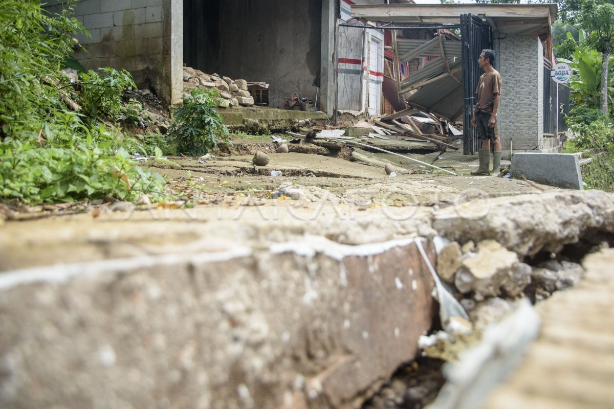 Zona rawan bencana tanah bergerak di Cianjur | ANTARA Foto