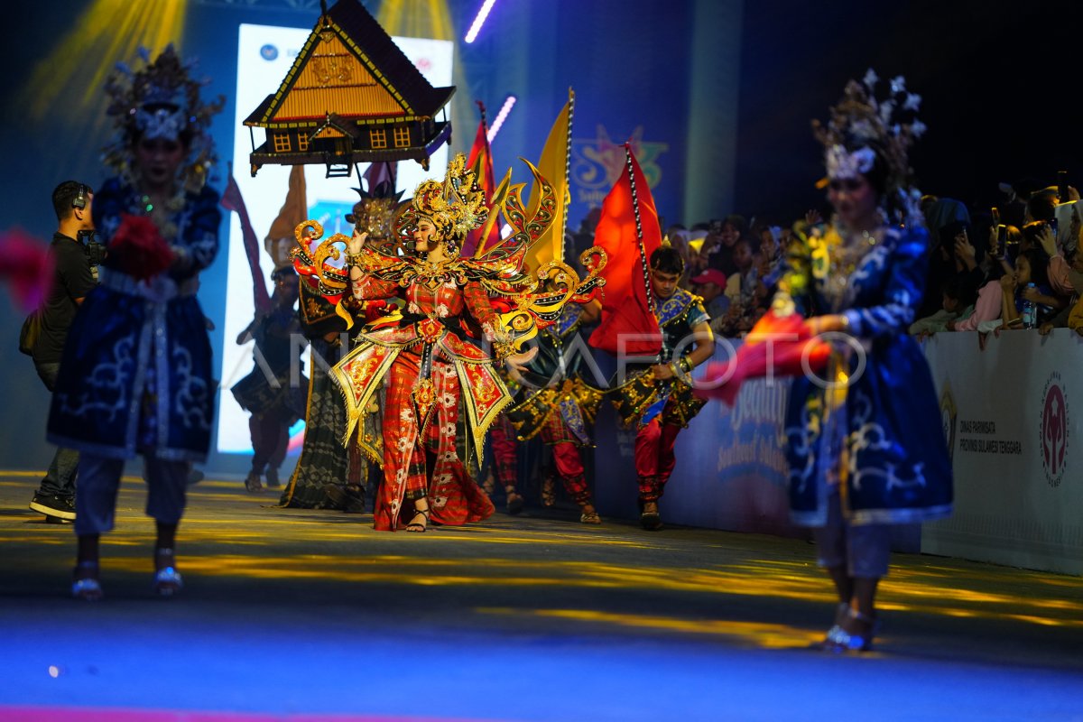 Sultra Karnaval Tenun | ANTARA Foto