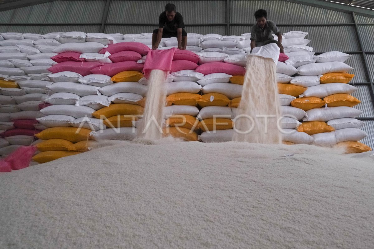 Stok beras jelang Natal dan Tahun Baru di Kendari | ANTARA Foto