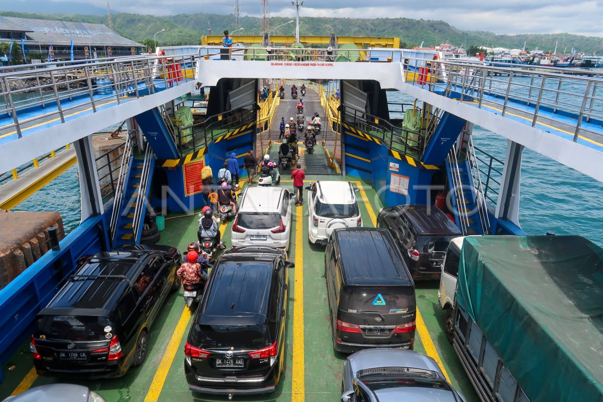 Pelabuhan Ketapang ramai lancar | ANTARA Foto