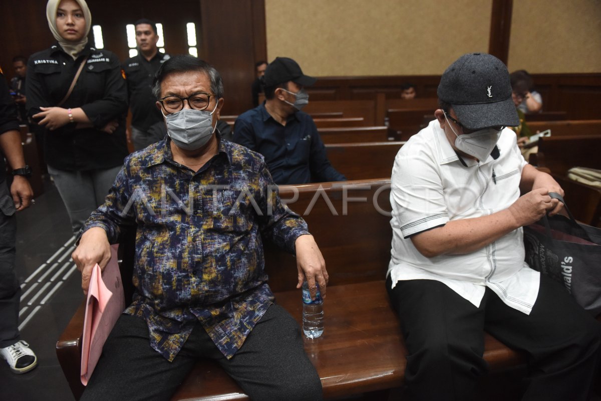 Sidang dakwaan tiga hakim nonaktif pemberi vonis bebas Ronald Tannur | ANTARA Foto