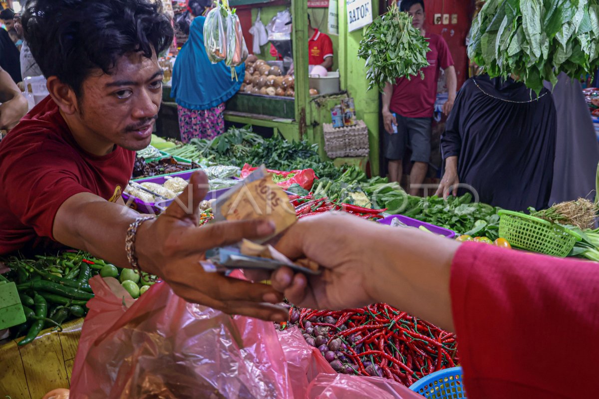 Daya beli masyarakat tahun 2025 | ANTARA Foto