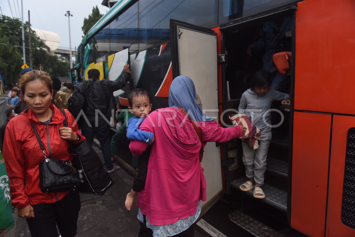 Arus balik libur Nataru di Terminal Kampung Rambutan | ANTARA Foto