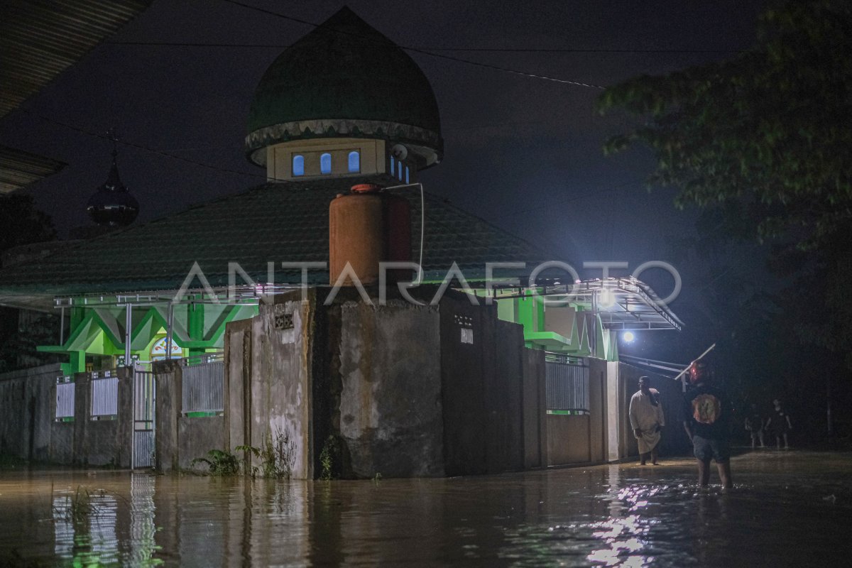 Banjir luapan sungai Wanggu di Kendari | ANTARA Foto