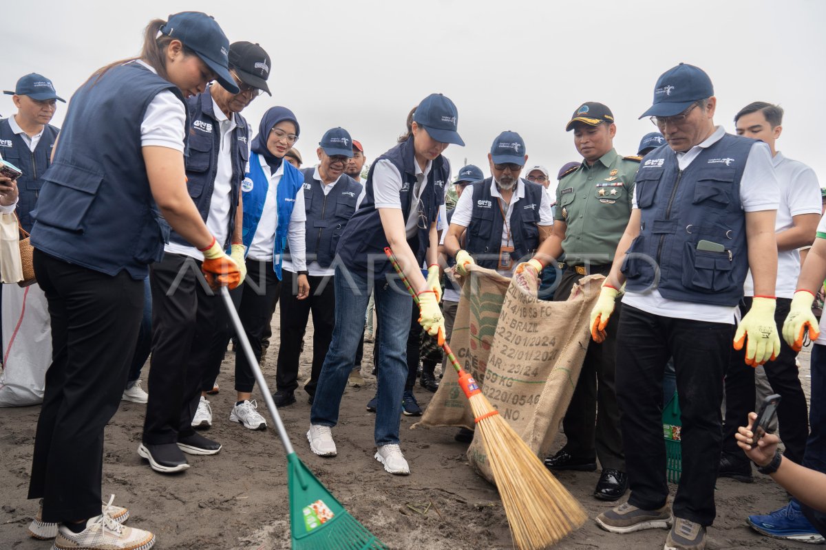 Peluncuran Gerakan Wisata Bersih | ANTARA Foto