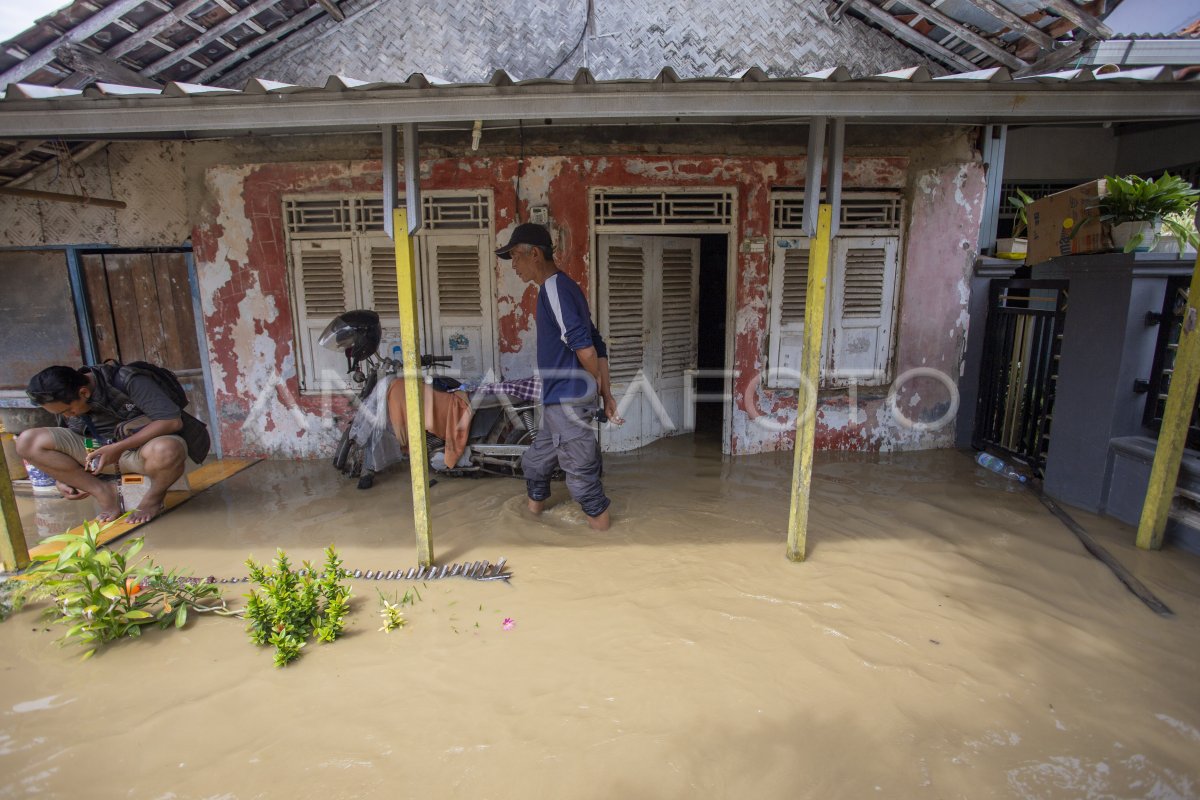 Banjir luapan Sungai Cimanuk | ANTARA Foto
