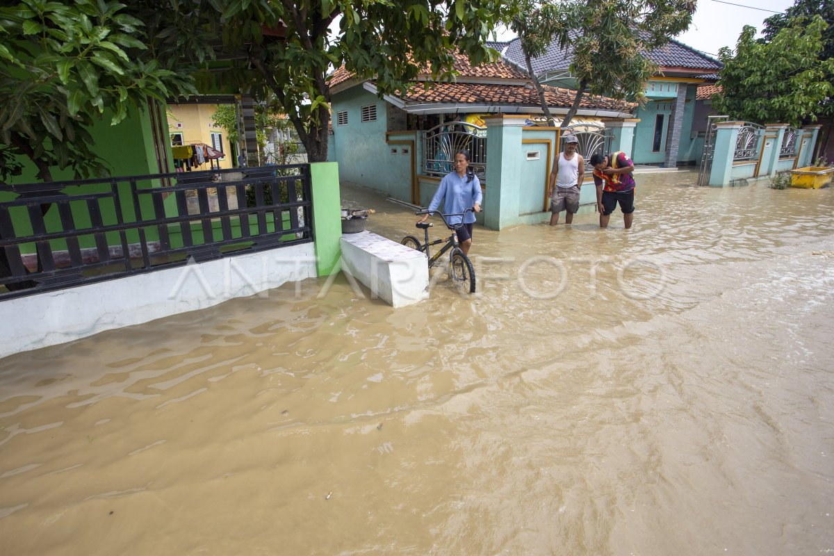 Banjir luapan Sungai Cimanuk | ANTARA Foto