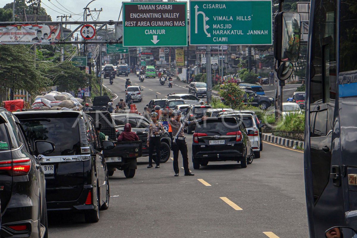 Pemberlakukan sistem ganjil-genap di jalur wisata Puncak Bogor | ANTARA Foto