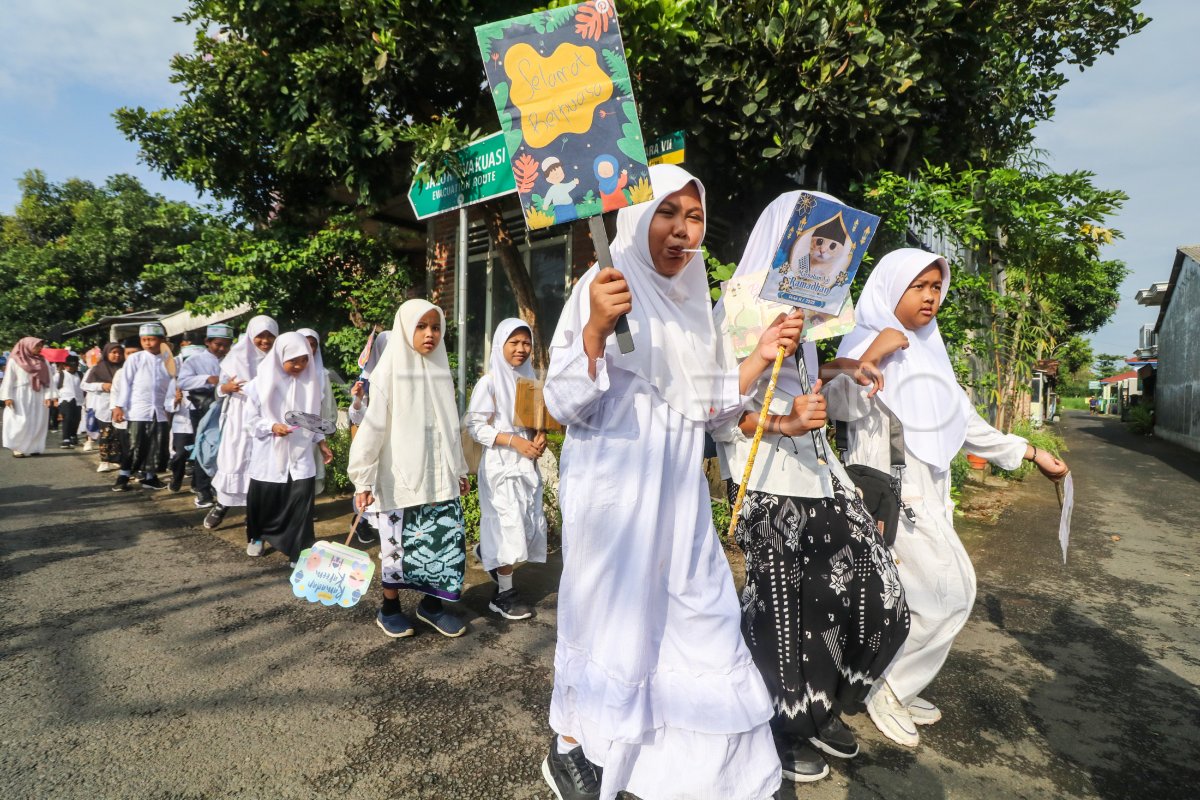 Pelajar sambut bulan Ramadhan di Kediri | ANTARA Foto Pelajar sambut bulan Ramadhan di Kediri | ANTARA Foto