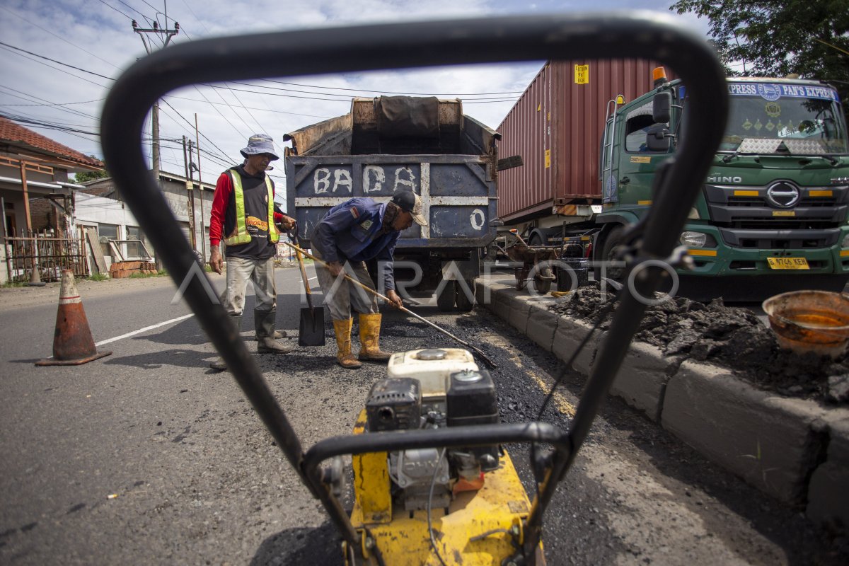 Perbaikan jalur pantura jelang mudik | ANTARA Foto