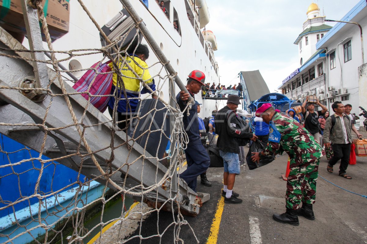 Arus mudik di Pelabuhan Tanjung Perak Surabaya | ANTARA Foto