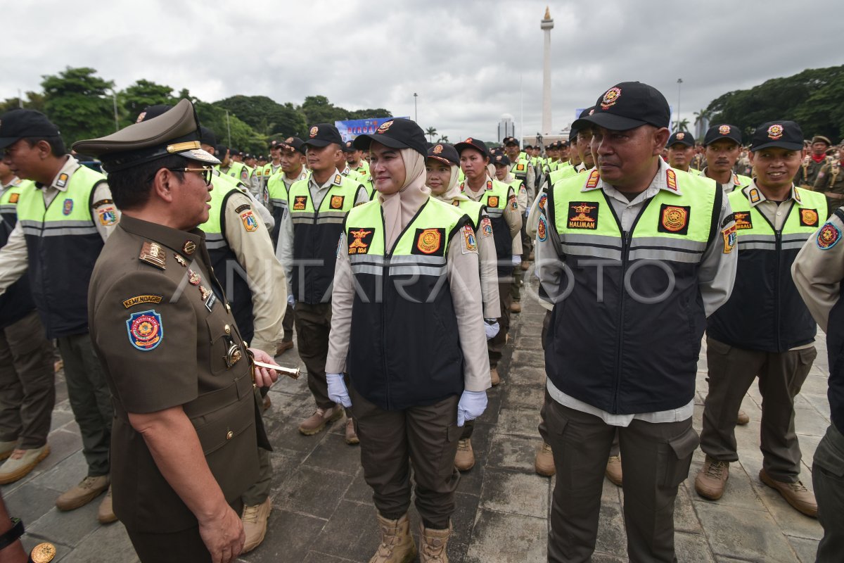 Upacara HUT Satpol PP dan Satlinmas | ANTARA Foto