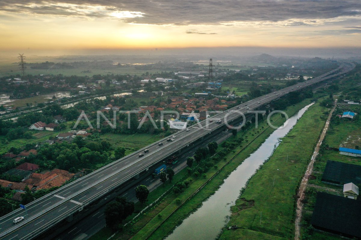 Pemberlakuan sistem buka tutup jalan Tol Layang MBZ | ANTARA Foto
