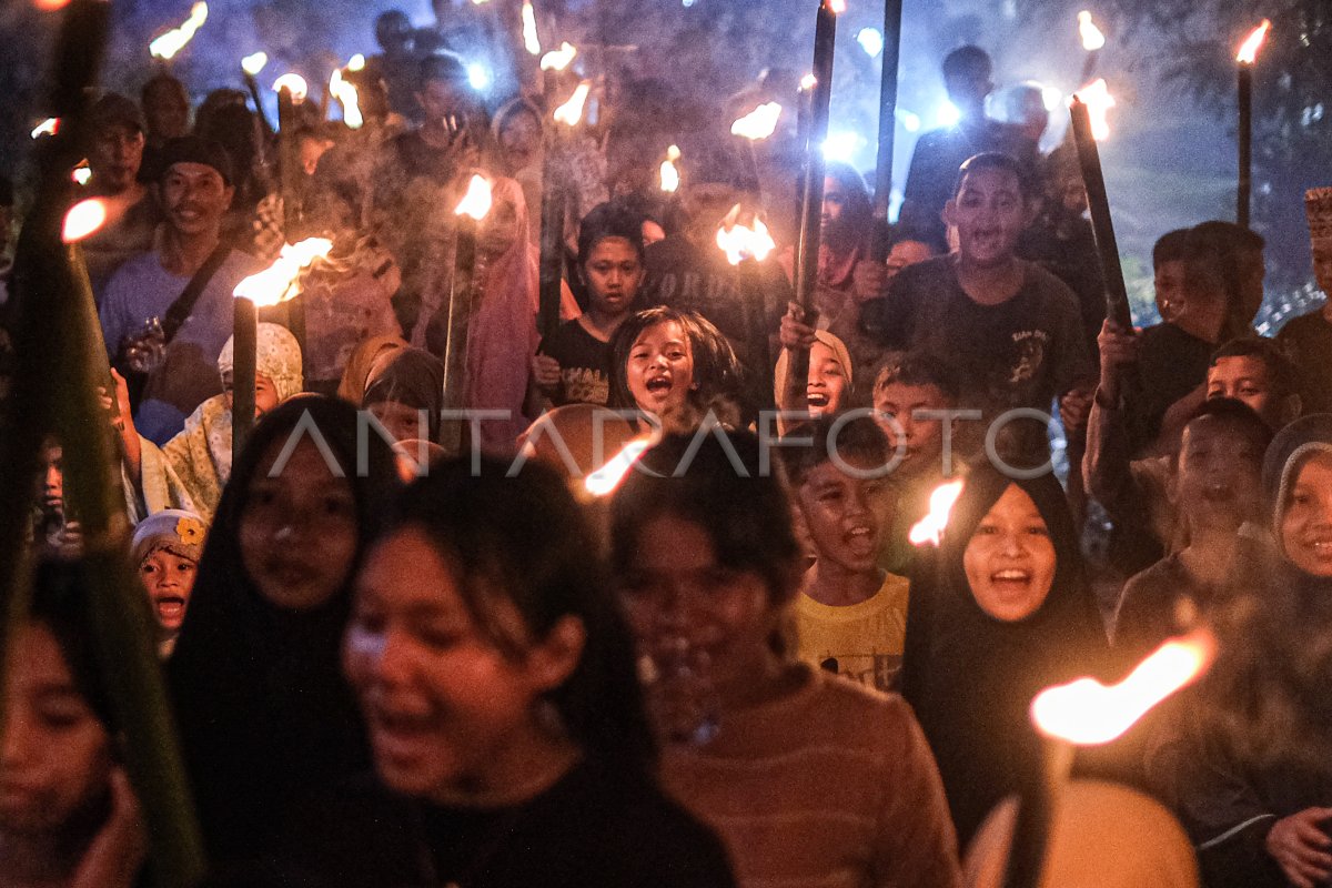 Pawai obor sambut Idul Fitri | ANTARA Foto
