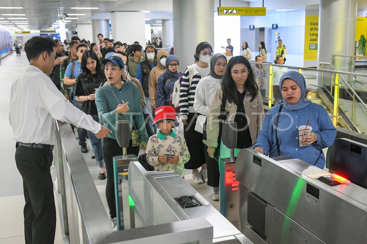 Lonjakan penumpang saat libur Lebaran | ANTARA Foto