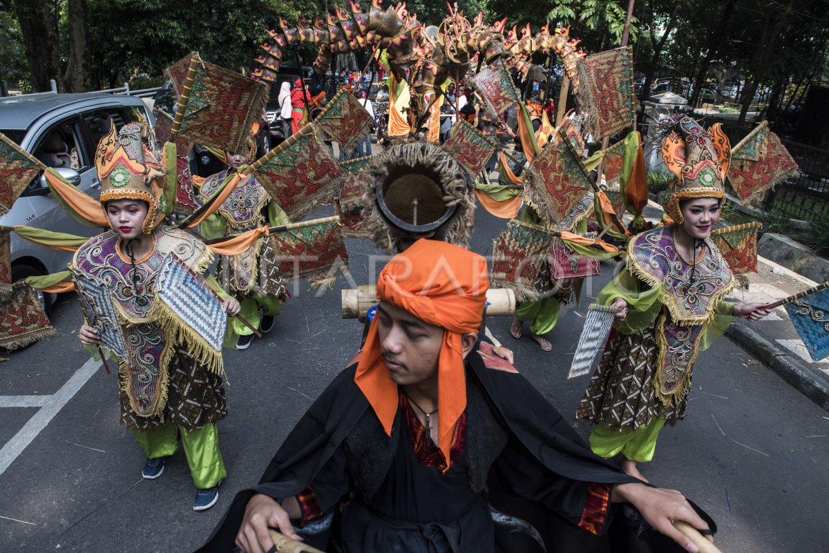 KARNAVAL PARADE BUDAYA | ANTARA Foto