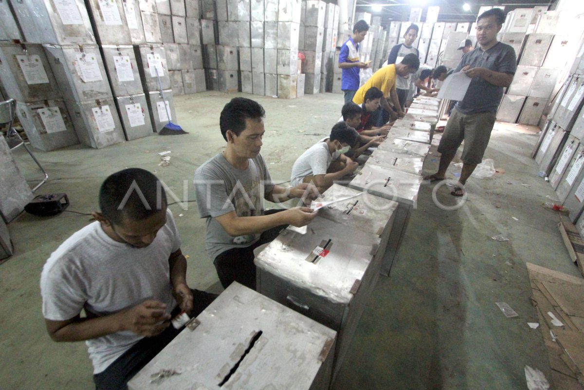 DISTRIBUSI LOGISTIK PILKADA | ANTARA Foto