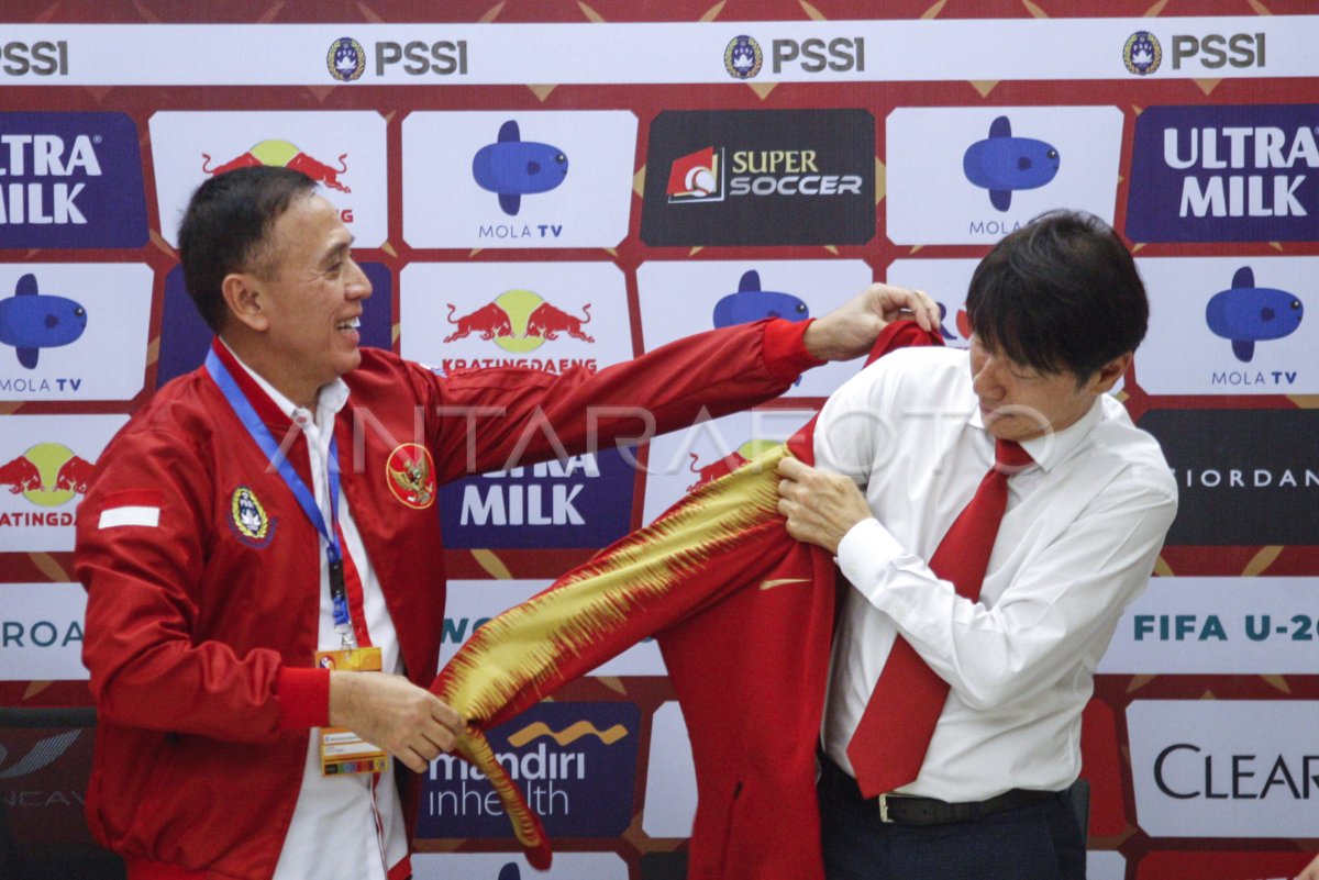 SHIN TAE-YONG RESMI LATIH TIMNAS SEPAK BOLA INDONESIA | ANTARA Foto SHIN TAE-YONG RESMI LATIH TIMNAS SEPAK BOLA INDONESIA | ANTARA Foto