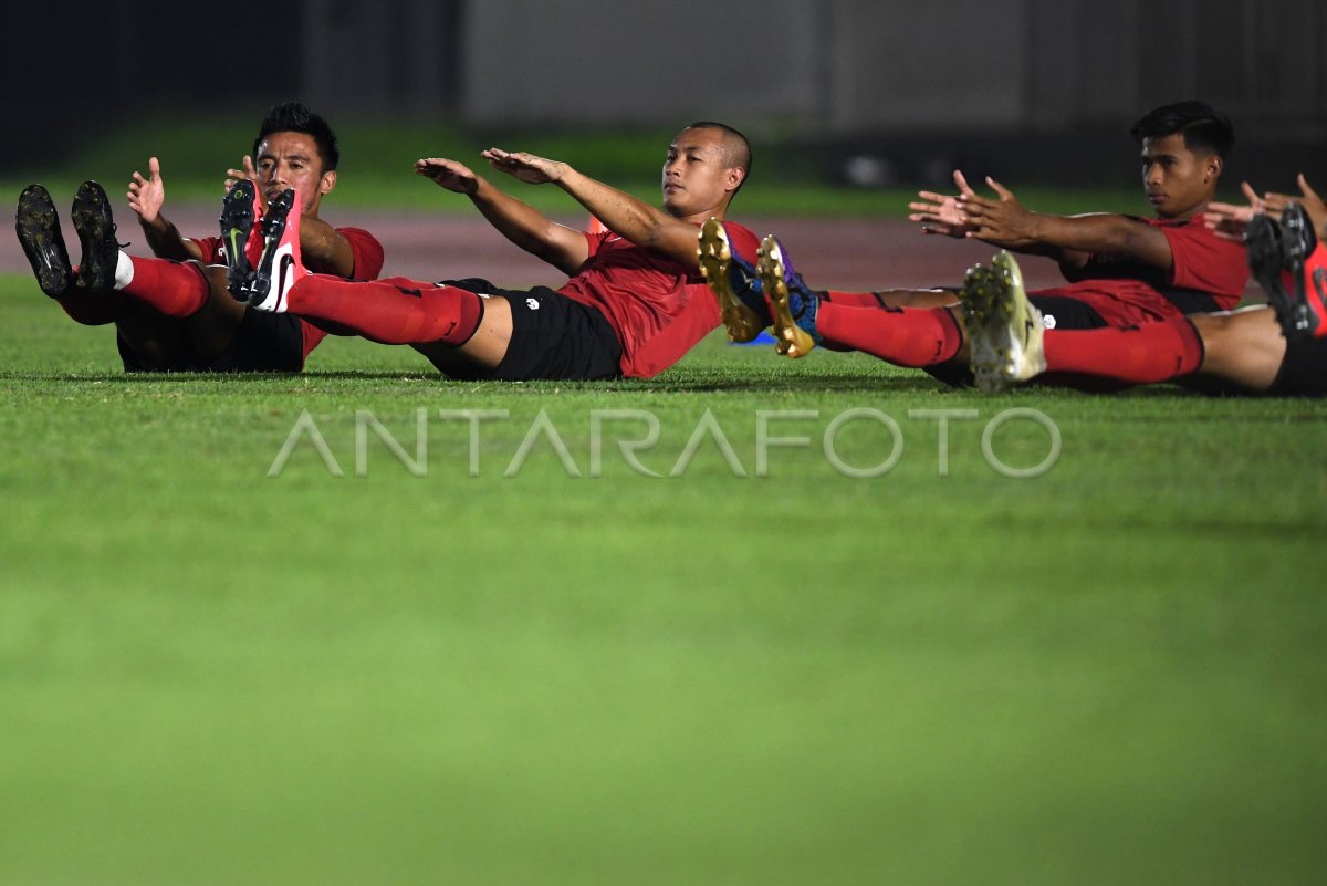 SHIN TAE-YONG PIMPIN LATIHAN TIMNAS | ANTARA Foto