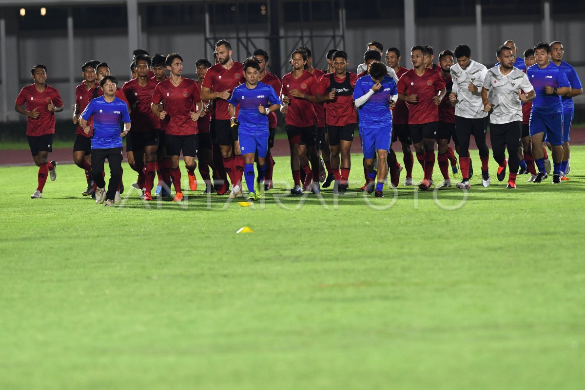 SHIN TAE-YONG PIMPIN LATIHAN TIMNAS | ANTARA Foto