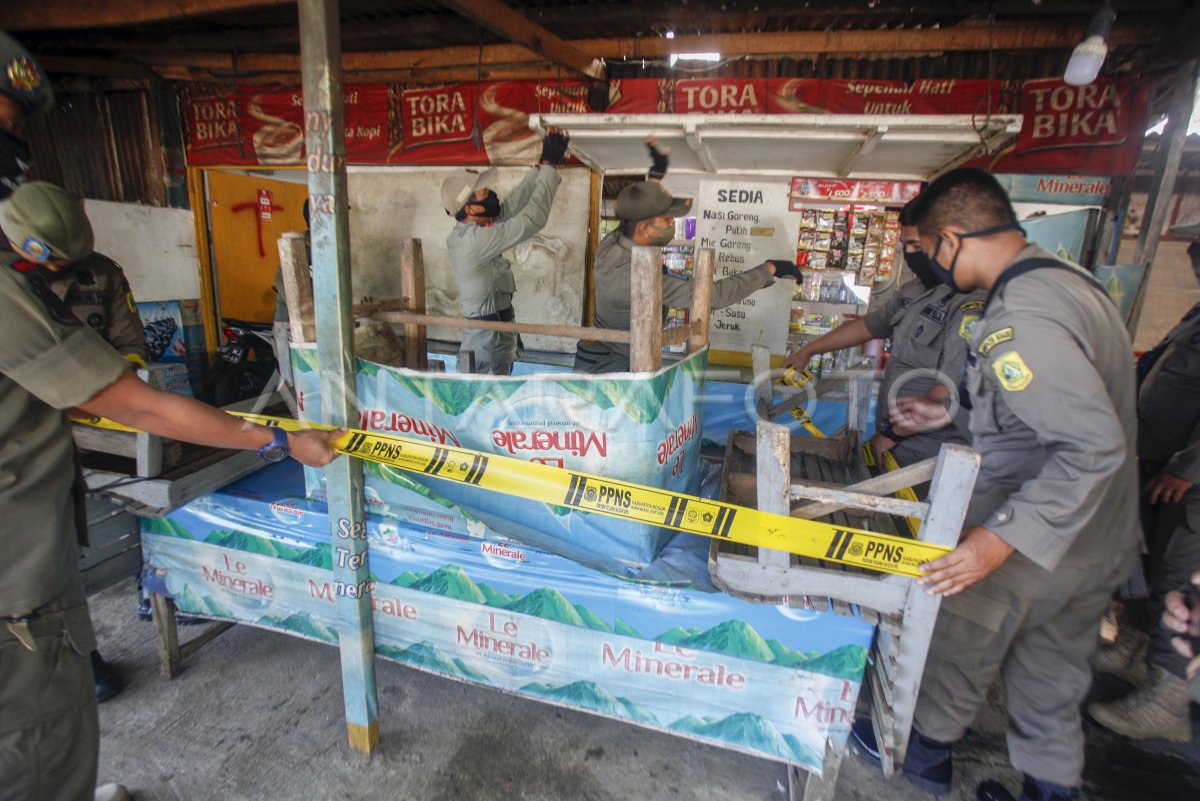 PENERTIBAN PKL DI KAWASAN WISATA PUNCAK | ANTARA Foto