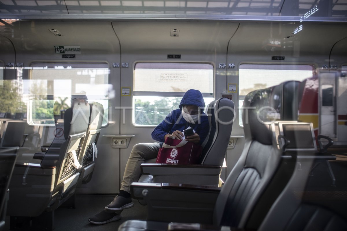 PENAMBAHAN PERJALANAN KERETA API JARAK JAUH | ANTARA Foto PENAMBAHAN PERJALANAN KERETA API JARAK JAUH | ANTARA Foto