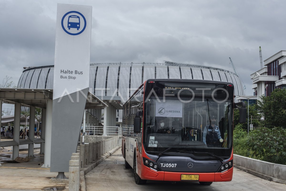 TRANSJAKARTA UJI COBA RUTE JIS-SENEN | ANTARA Foto