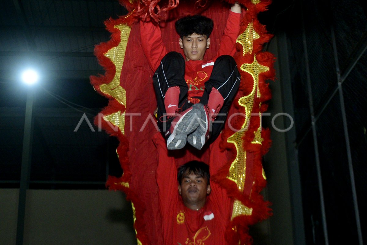 LATIHAN BARONGSAI JELANG IMLEK DI MAKASSAR | ANTARA Foto LATIHAN BARONGSAI JELANG IMLEK DI MAKASSAR | ANTARA Foto