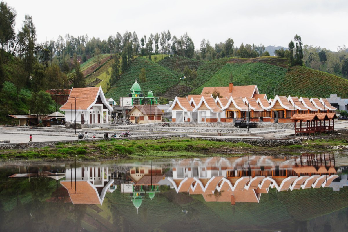 REST AREA DANAU RANU PANI LUMAJANG | ANTARA Foto