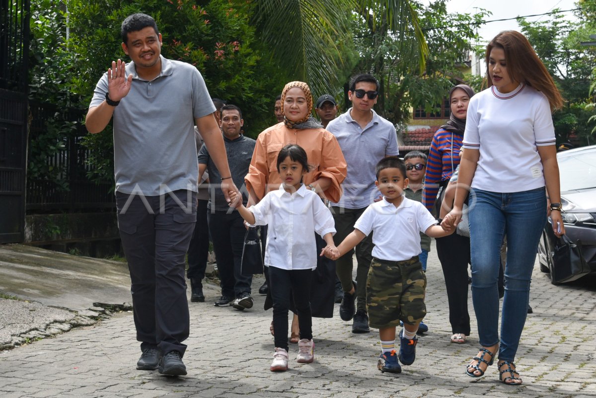 Bobby Nasution dan Kahiyang Ayu gunakan hak suaranya | ANTARA Foto Bobby Nasution dan Kahiyang Ayu gunakan hak suaranya | ANTARA Foto