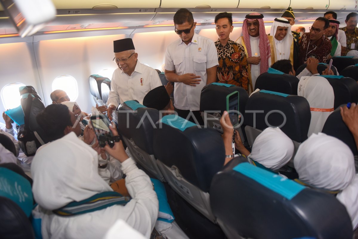 Wapres melepas jamaah calon haji embarkasi Solo | ANTARA Foto