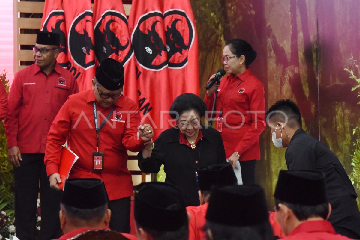 PDI Perjuangan umumkan bakal calon kepala daerah usungannya | ANTARA Foto PDI Perjuangan umumkan bakal calon kepala daerah usungannya | ANTARA Foto