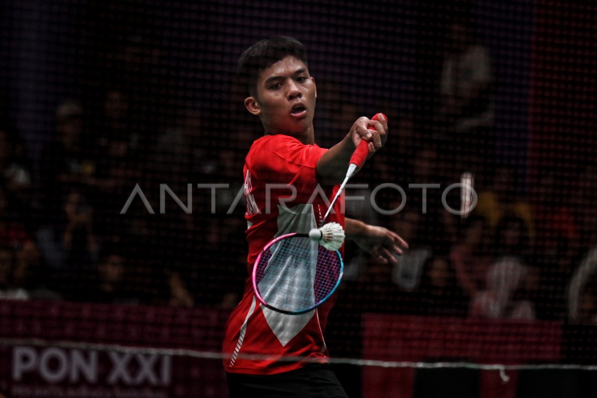 PON XXI Aceh-Sumut : Final bulu tangkis tunggal putra | ANTARA Foto