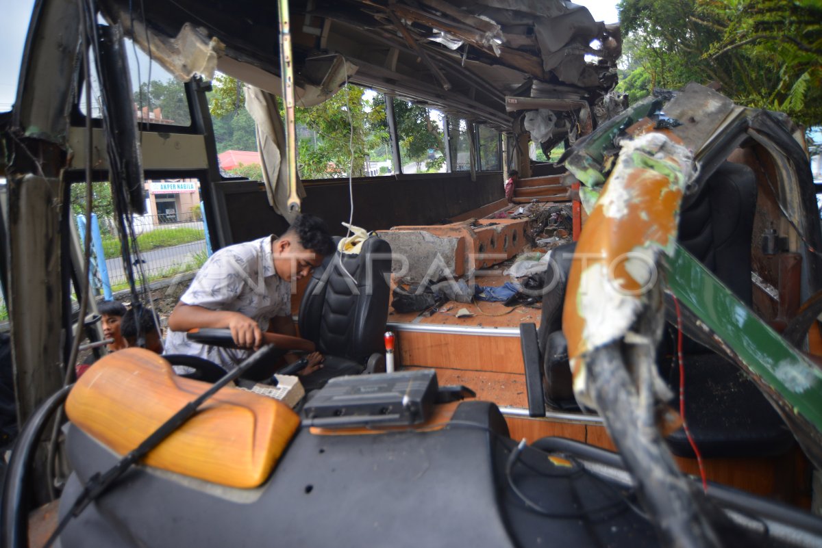 Kecelakaan bus ALS di Padang Panjang | ANTARA Foto