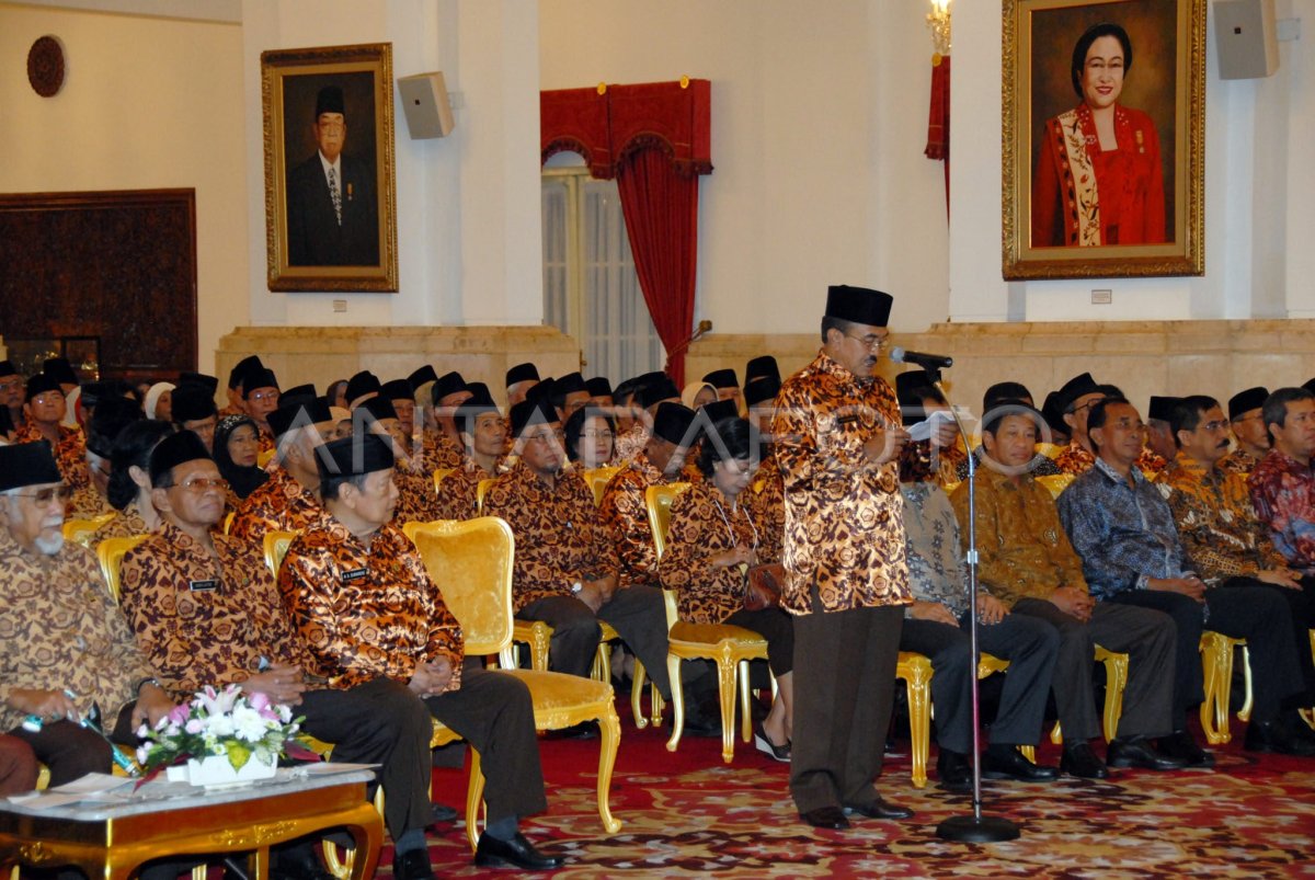 TERIMA PENSIUNAN PNS | ANTARA Foto TERIMA PENSIUNAN PNS | ANTARA Foto