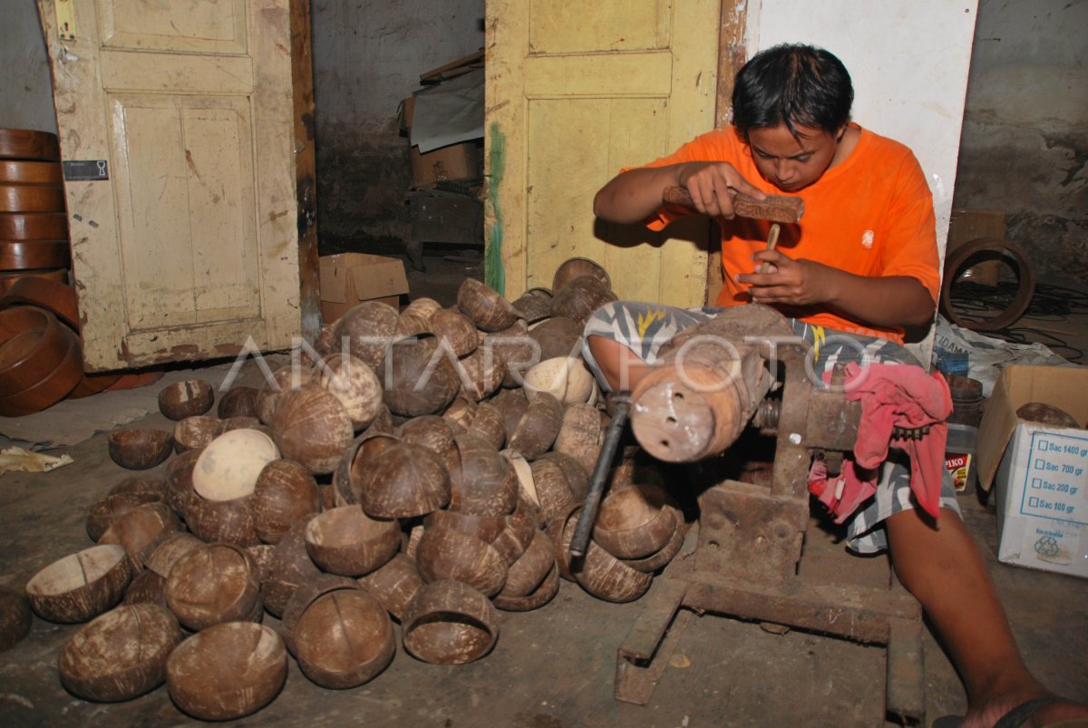Batok Kelapa Antara Foto