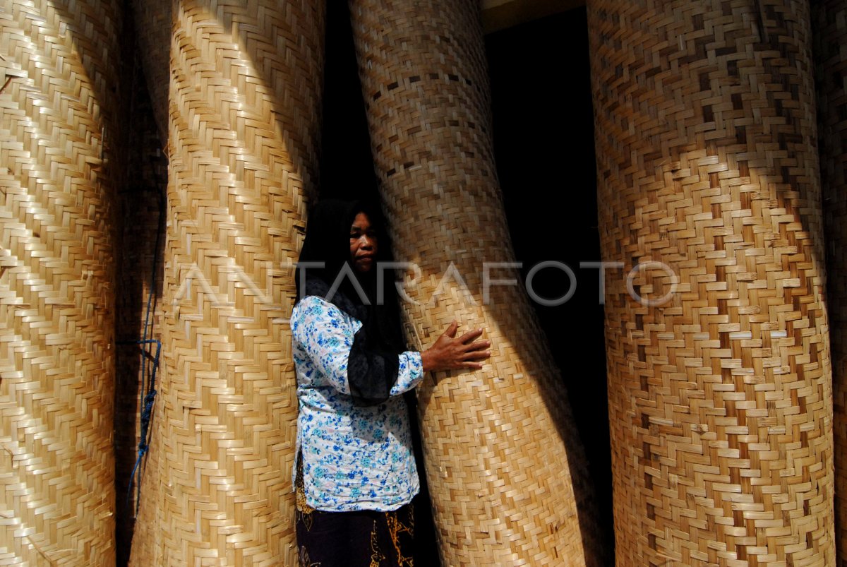 KERAJINAN ANYAMAN BAMBU | ANTARA Foto