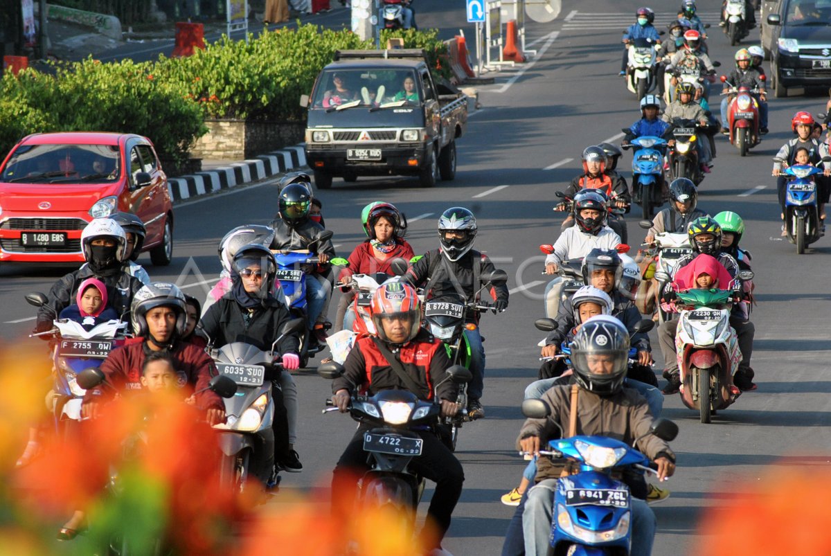 ARUS BALIK DI JALUR PUNCAK | ANTARA Foto ARUS BALIK DI JALUR PUNCAK | ANTARA Foto
