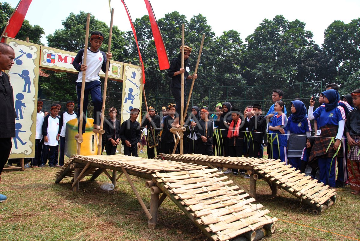 LOMBA PERMAINAN TRADISIONAL | ANTARA Foto