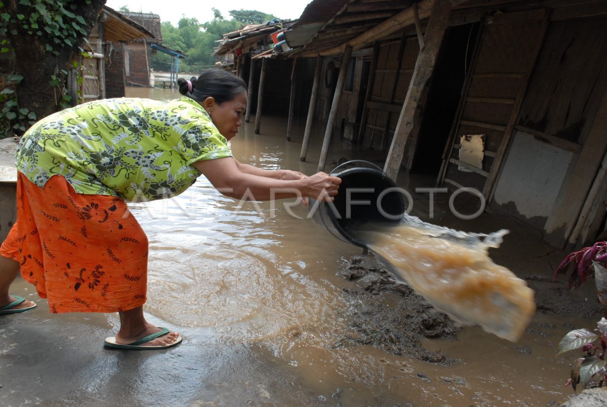 KORBAN BANJIR | ANTARA Foto