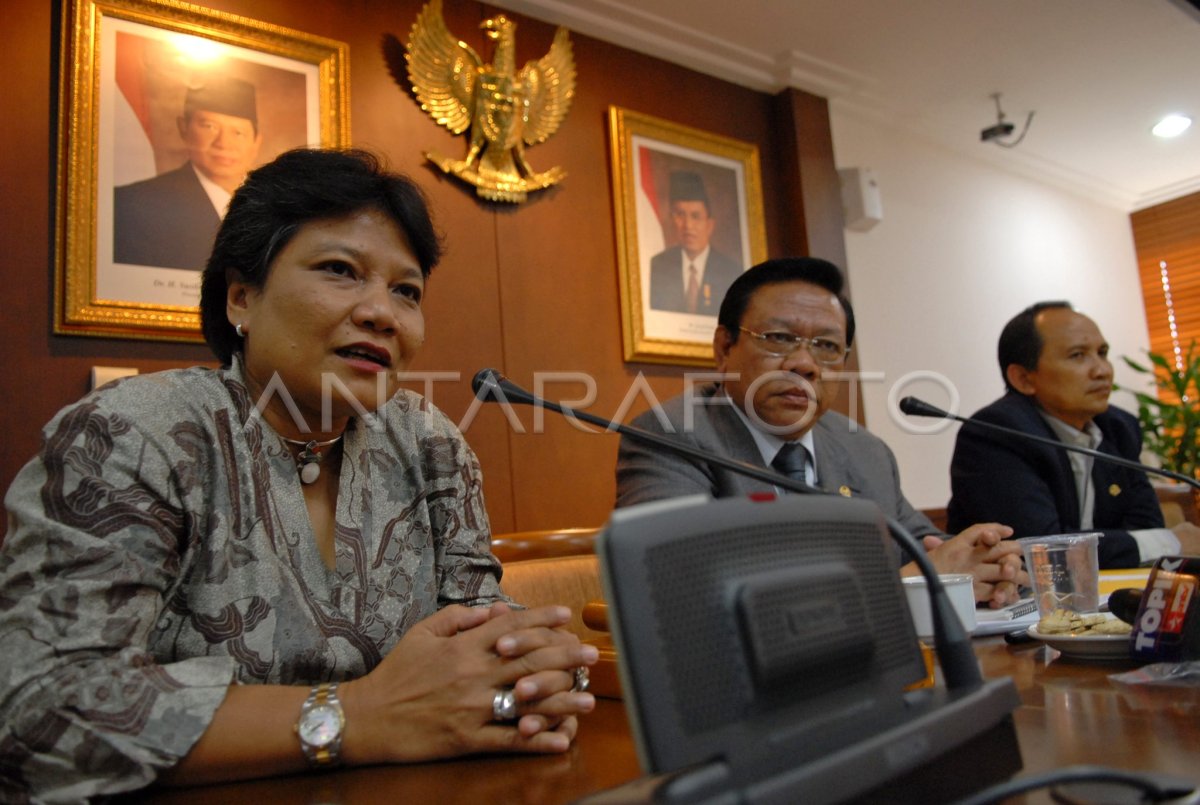 Pencabutan SKB 4 Menteri | ANTARA Foto