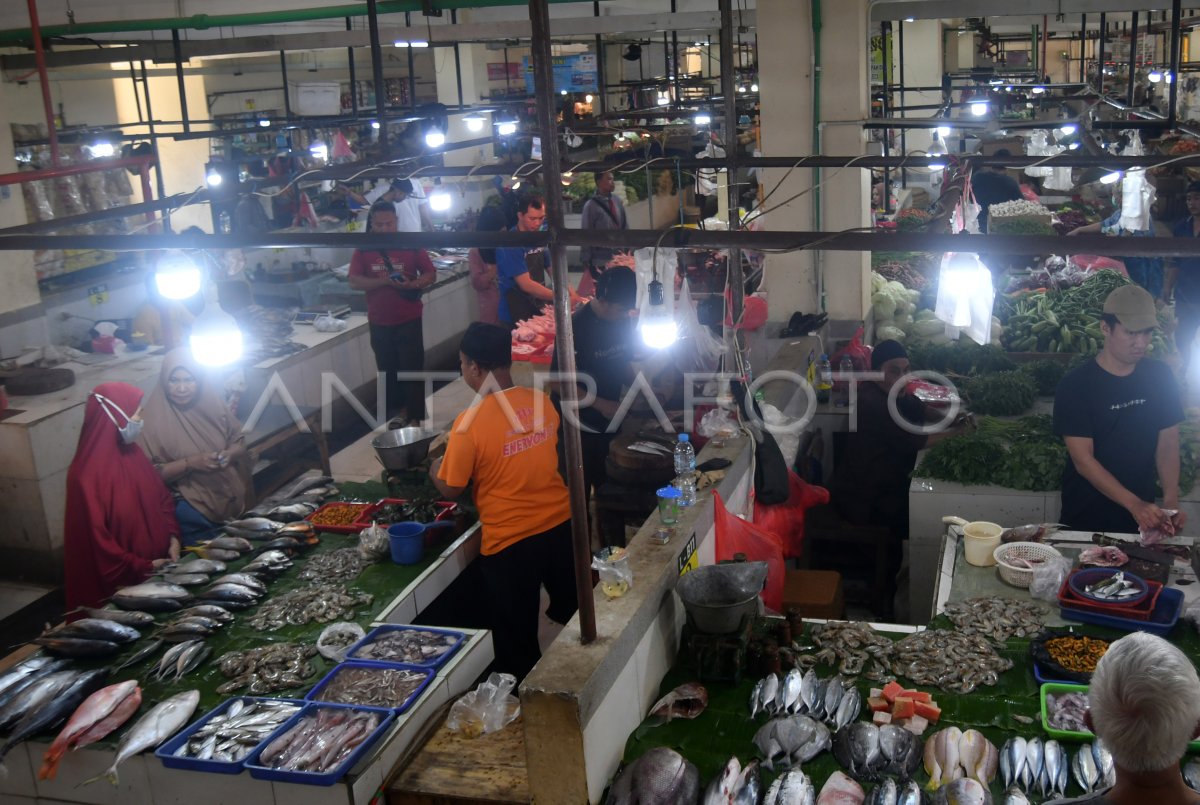 Pasar Jambu Dua Kota Bogor dibuka kembali untuk masyarakat | ANTARA Foto