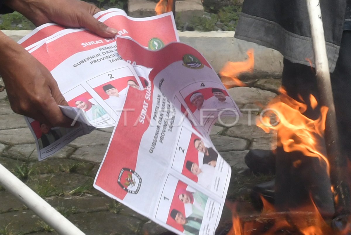 Pemusnahan surat suara rusak Pilkada 2024 di KPU Kota Bogor | ANTARA Foto