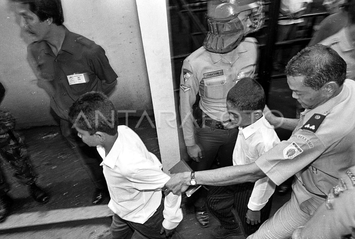 SIDANG KASUS PEMBUNUHAN KELUARGA ROHADI | ANTARA Foto SIDANG KASUS PEMBUNUHAN KELUARGA ROHADI | ANTARA Foto