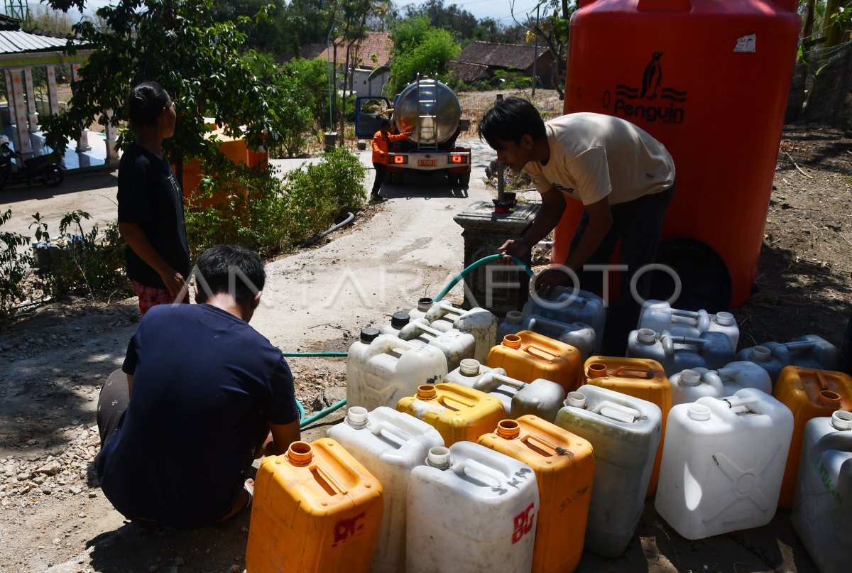 BPBD Ponorogo distribusikan air bersih untuk warga | ANTARA Foto