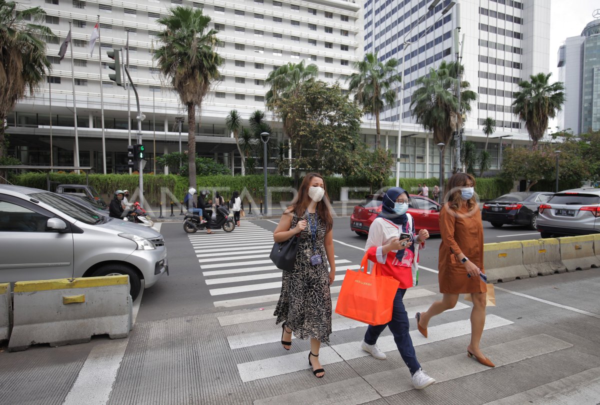 PERPANJANGAN PSBB TRANSISI JAKARTA | ANTARA Foto PERPANJANGAN PSBB TRANSISI JAKARTA | ANTARA Foto