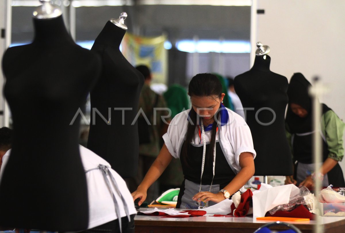 LOMBA KOMPETENSI SISWA NASIONAL | ANTARA Foto